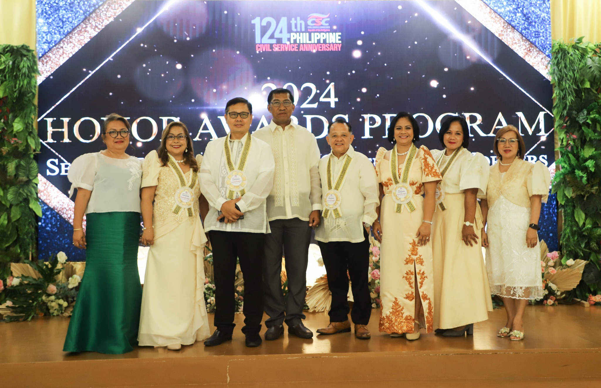 CSC R02 recognizes ISU employees in reg’l awards rites | Isabela State ...